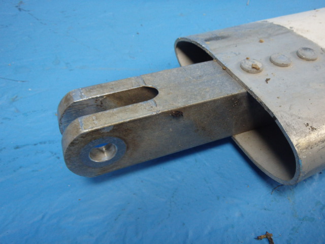 Cessna 0523606-17 STRUT-WING LH